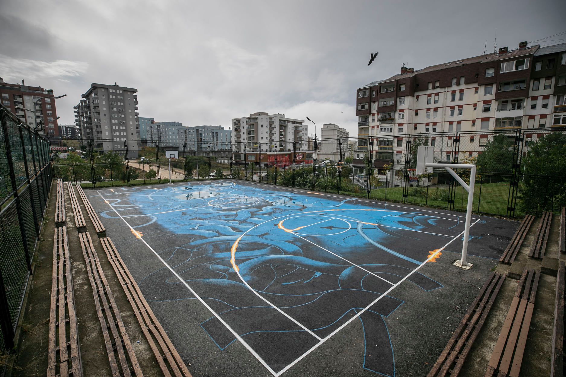 Prishtina Online - Fusha e sportit në lagjen Bregu i Diellit është edhe një hapësirë që ka ...